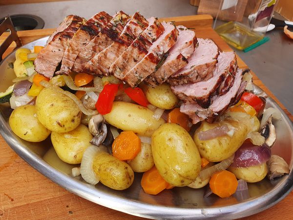 Beenham met groentes uit de dutch oven - Receptenwiki